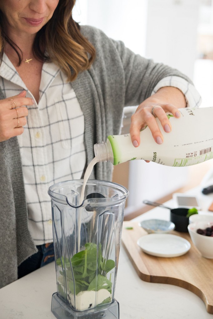 How To Make A Smoothie (+ 9 Smoothie Recipes To Try!)