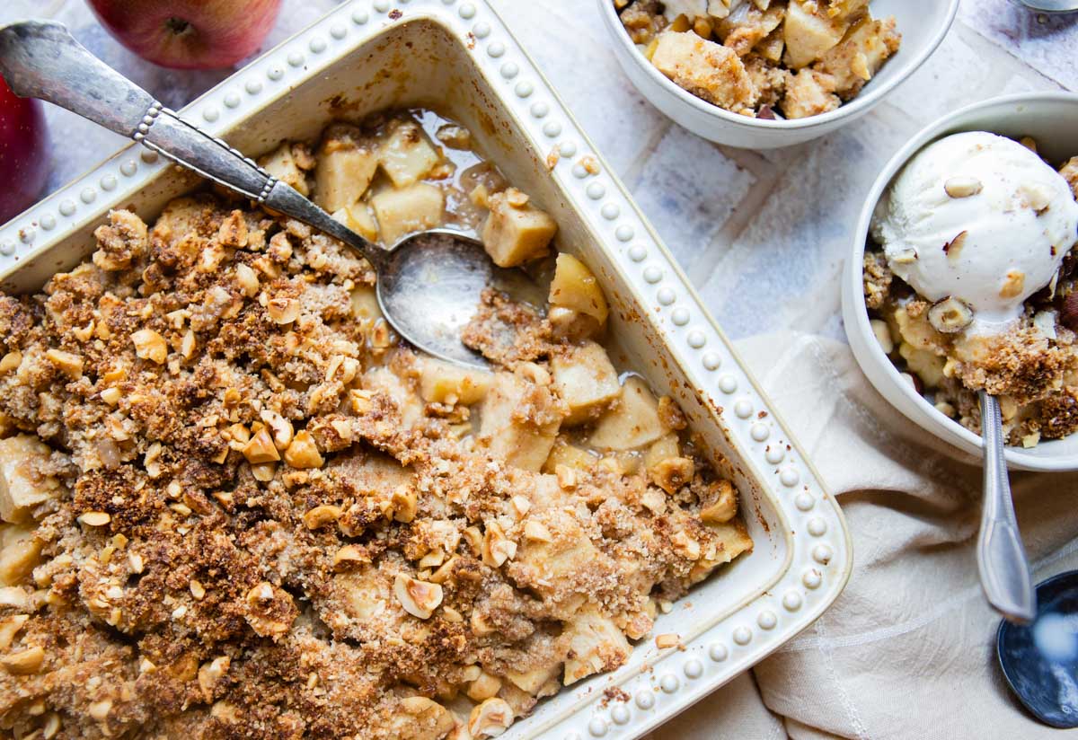 healthy apple crumble with hazelnut topping
