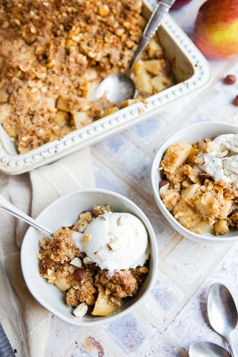 healthy apple crumble with hazelnut topping