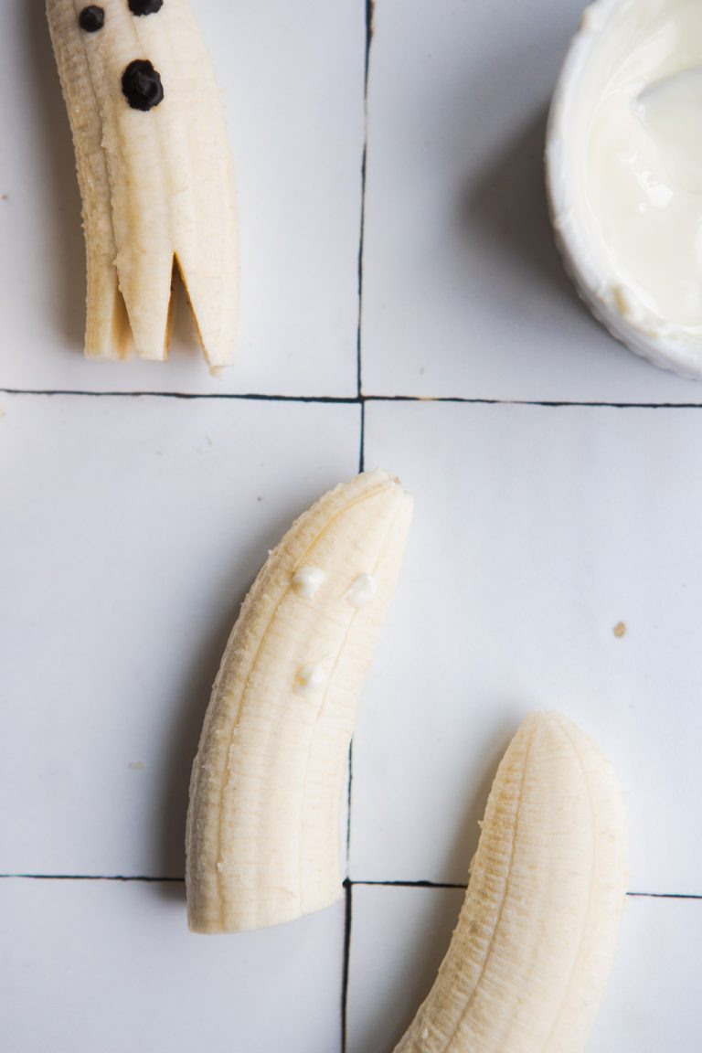 Cute & Easy Banana Ghosts - Just 2 Ingredients!